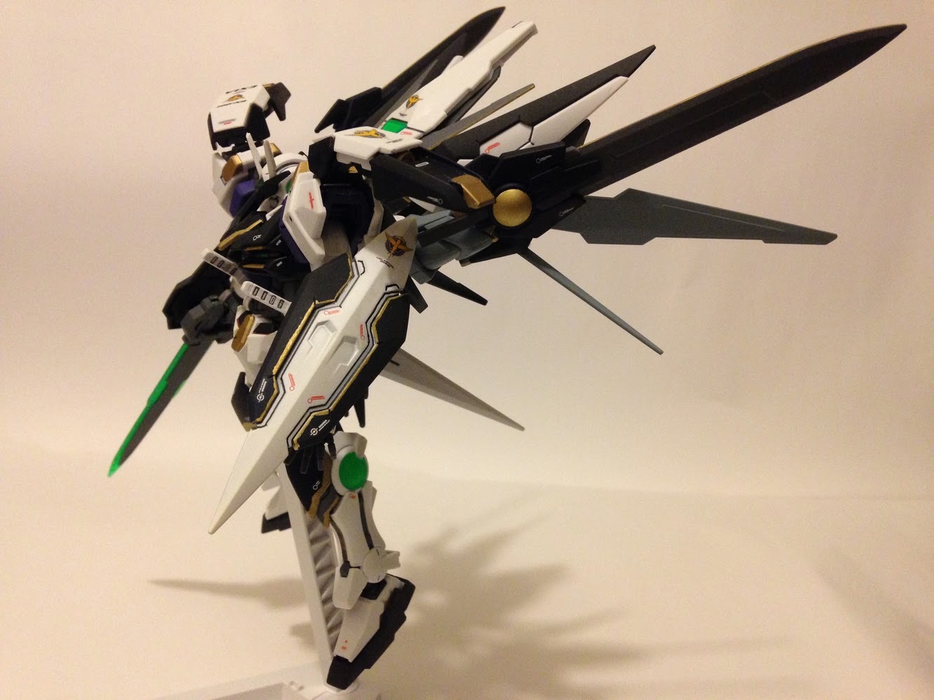 Custom Build: 1/144 Gundam Exia