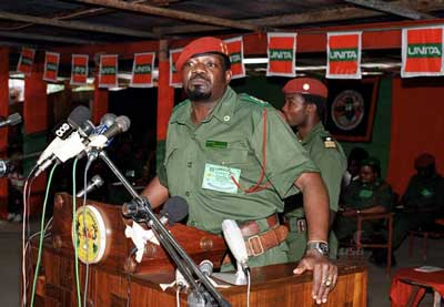 Disputas Políticas: JONAS SAVIMBI FOI MAIOR QUE AFONSO DHLAKAMA