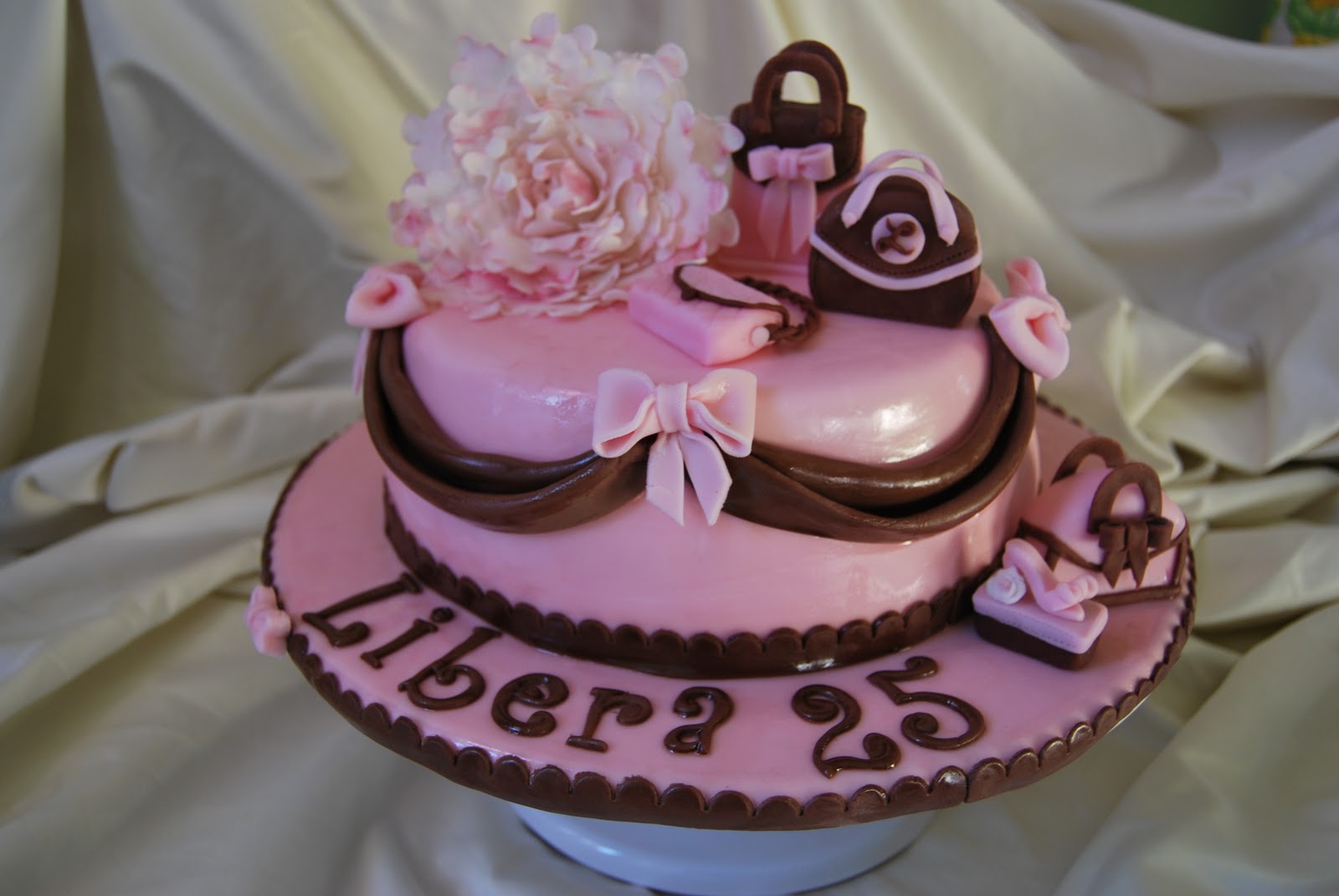 Gioielli per il palato: Peggy Porschen style bag cake