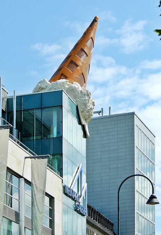 inicio y escape: Dropped cone [Claes Oldenburg]