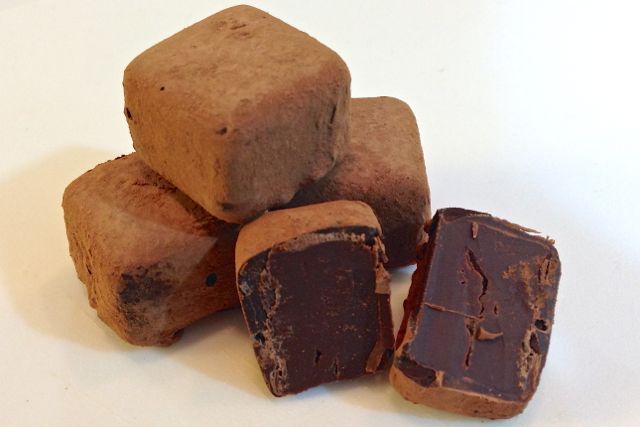 VEGANOO Vegan Reviews: Review: Booja Booja Champagne Truffles