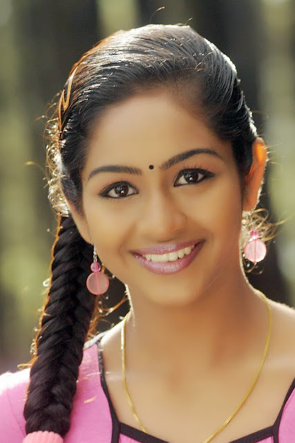 CUTE TAMIL GIRL AISWARYA IN CUE TEENAGE DRESS STILLS FROM TAMIL MOVIES