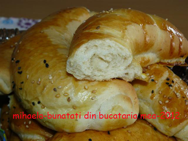 bunatati din bucataria mea: cornuri cu jumeri