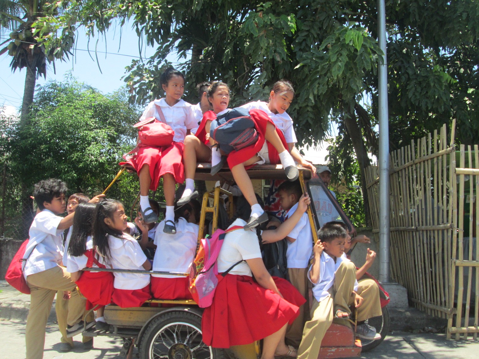 Philippinefails: Overloaded Tricycles