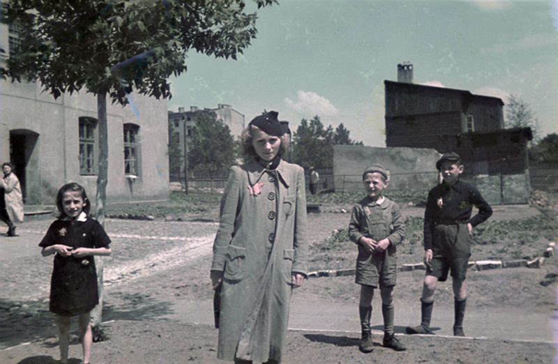 Rare Color Photographs Capture Everyday Life in the Lodz Ghetto From ...