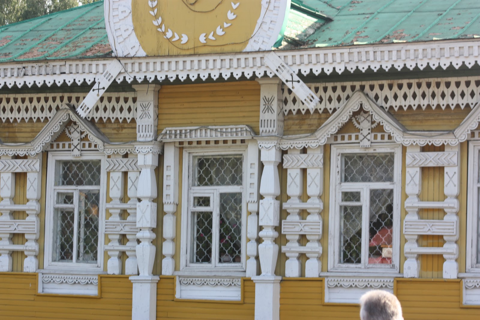 An Unfittie's Guide to Adventurous Travel: Mellow Yellow Monday: Uglich ...