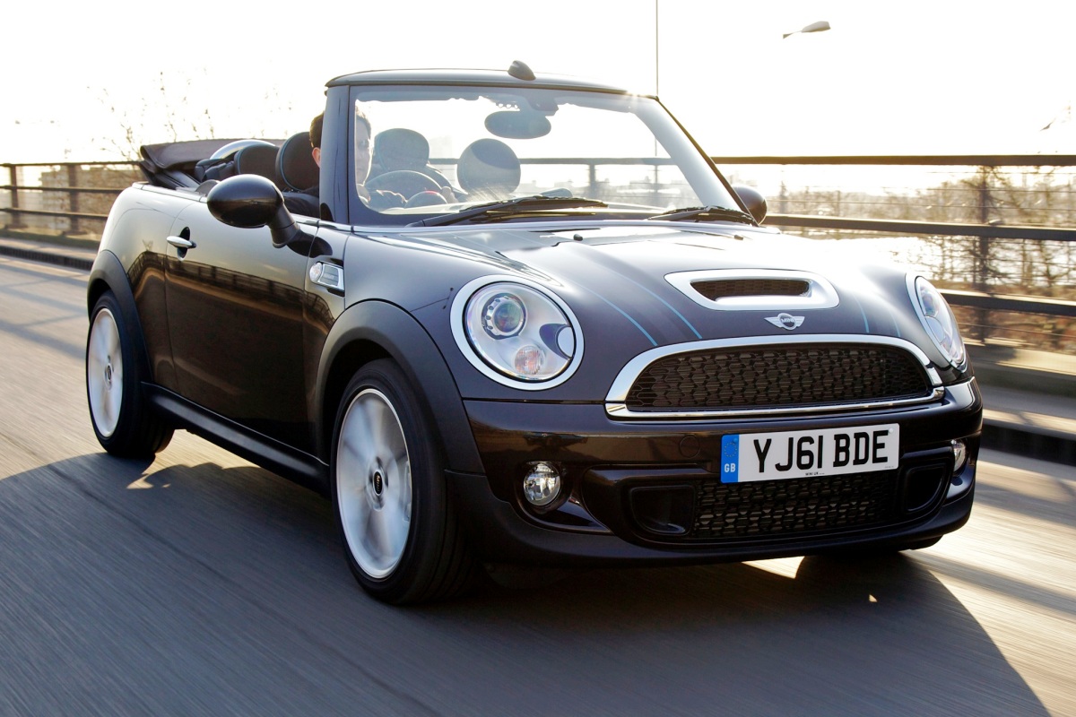 3 mobil MINI Cooper edisi spesial diperkenalkan di Indonesia | Majalah ...