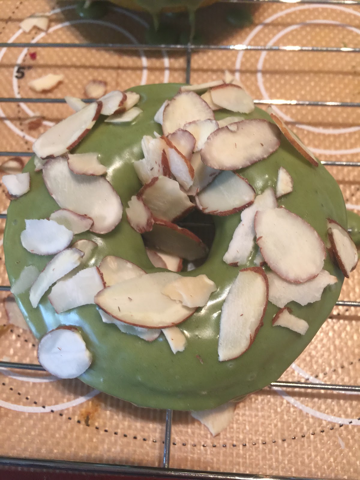 JasmineRichelleBakes: Matcha Donuts