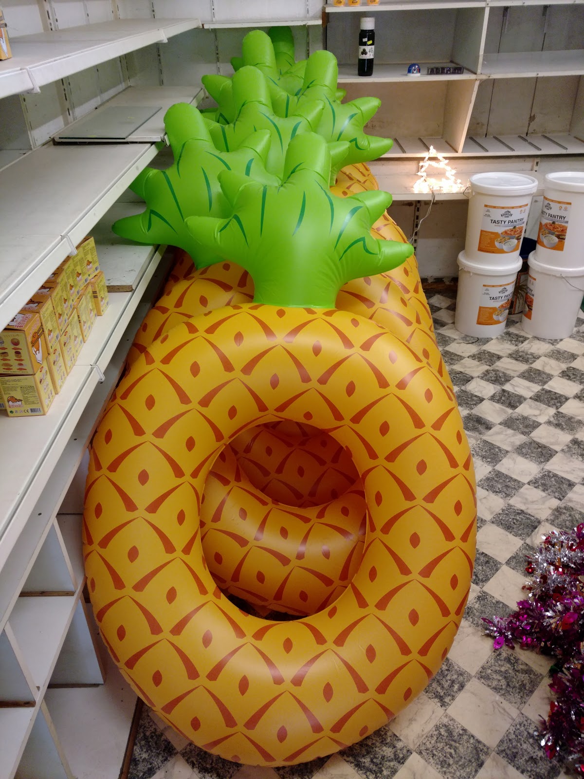 EntreVoir: Cosmic Generator; Mika Rottenberg