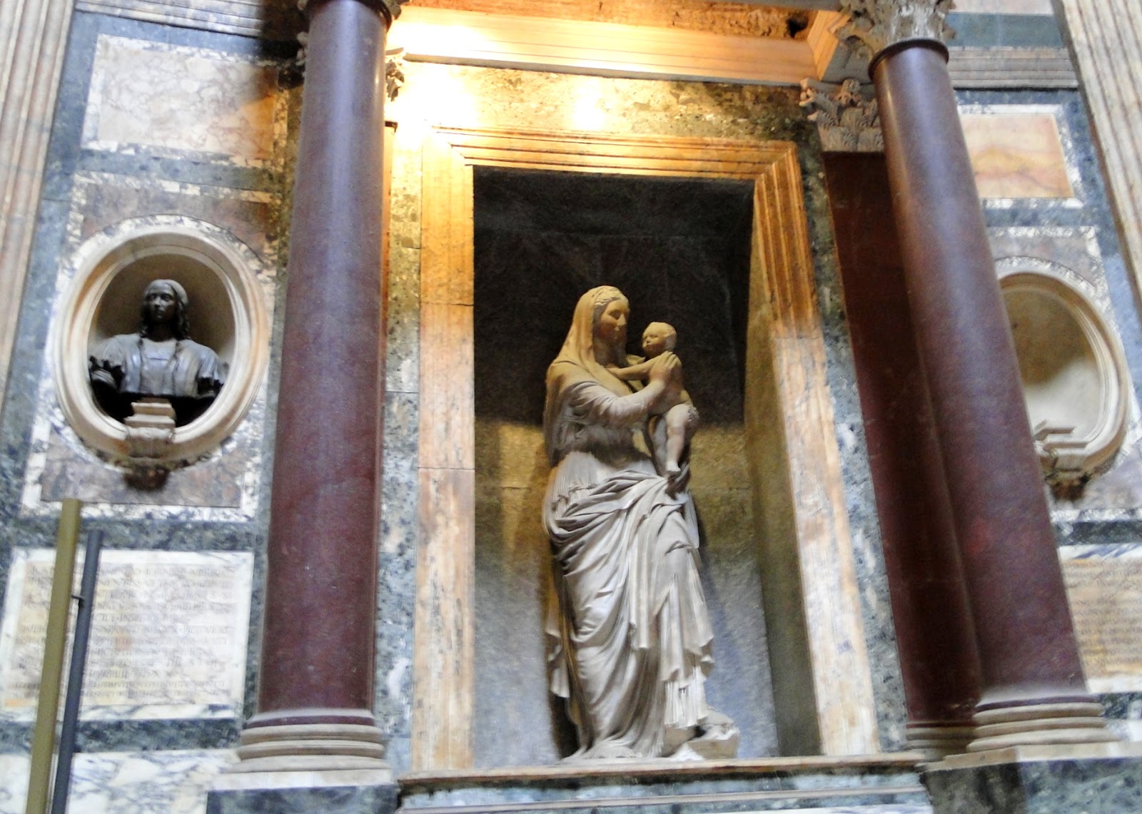 Statues Inside The Pantheon