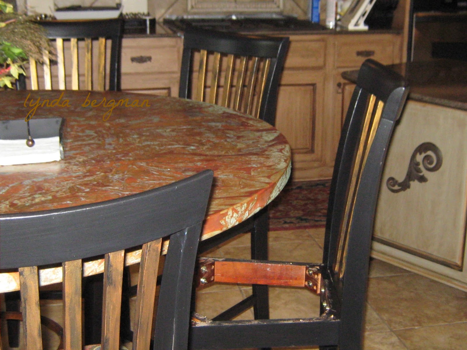 LYNDA BERGMAN DECORATIVE ARTISAN