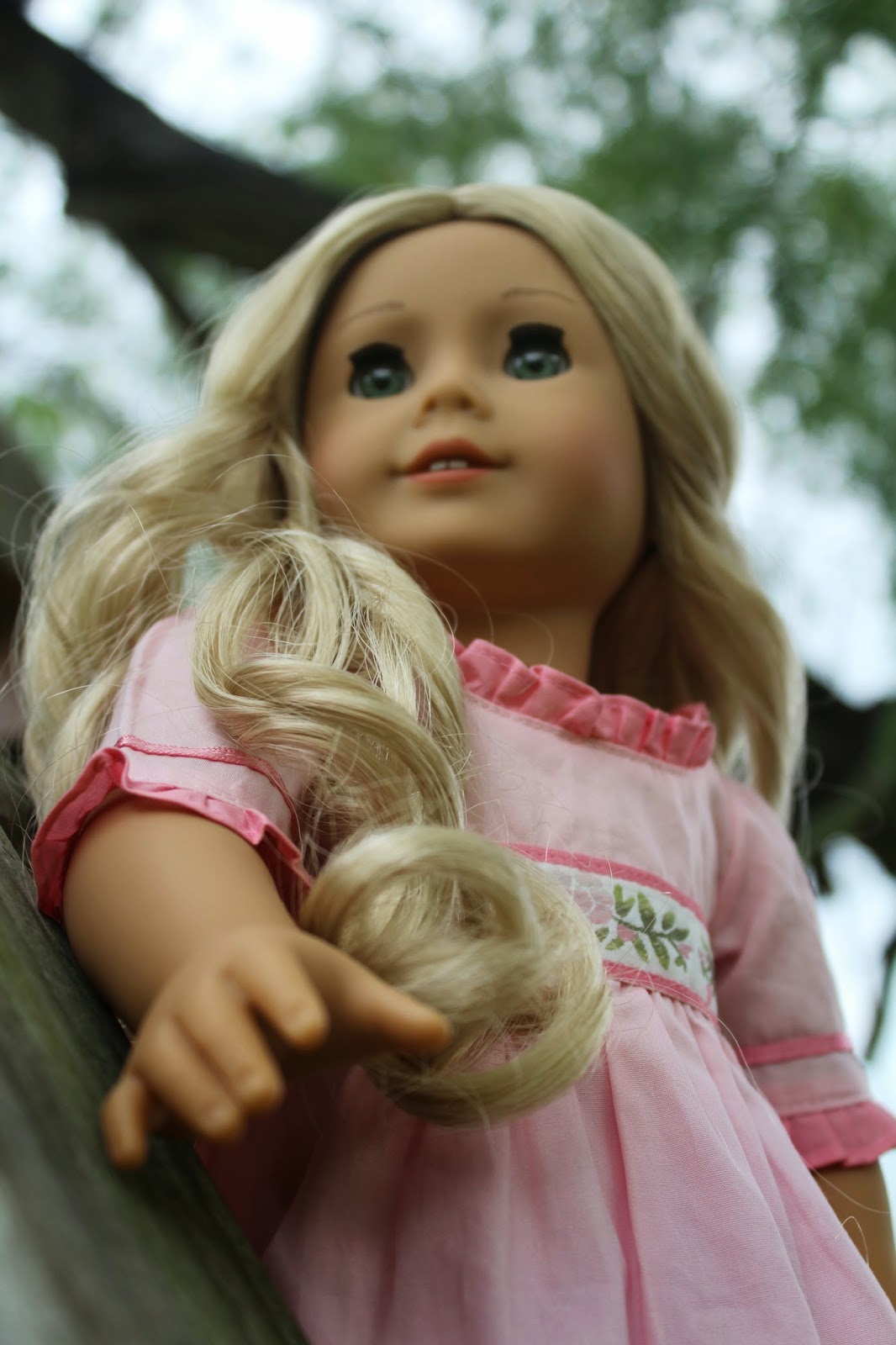 American Girl Chick: My review on Caroline Abbott