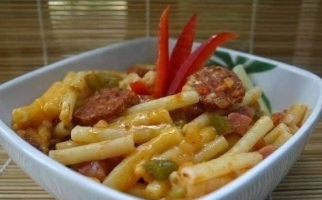 arta culinara: Macaroane in sos picant