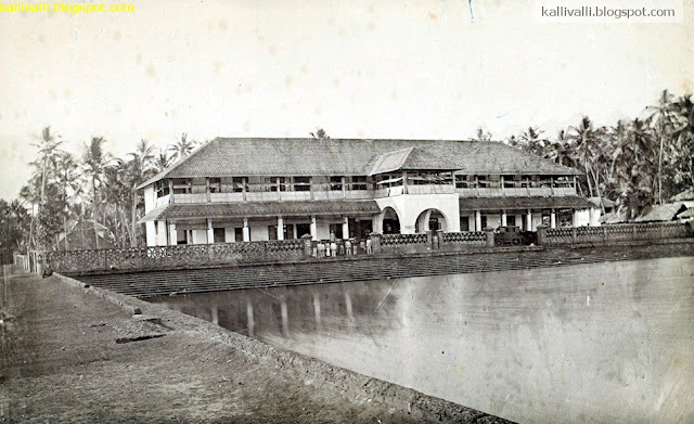 Jeevan's KALLI VALLI : Mananchira Square