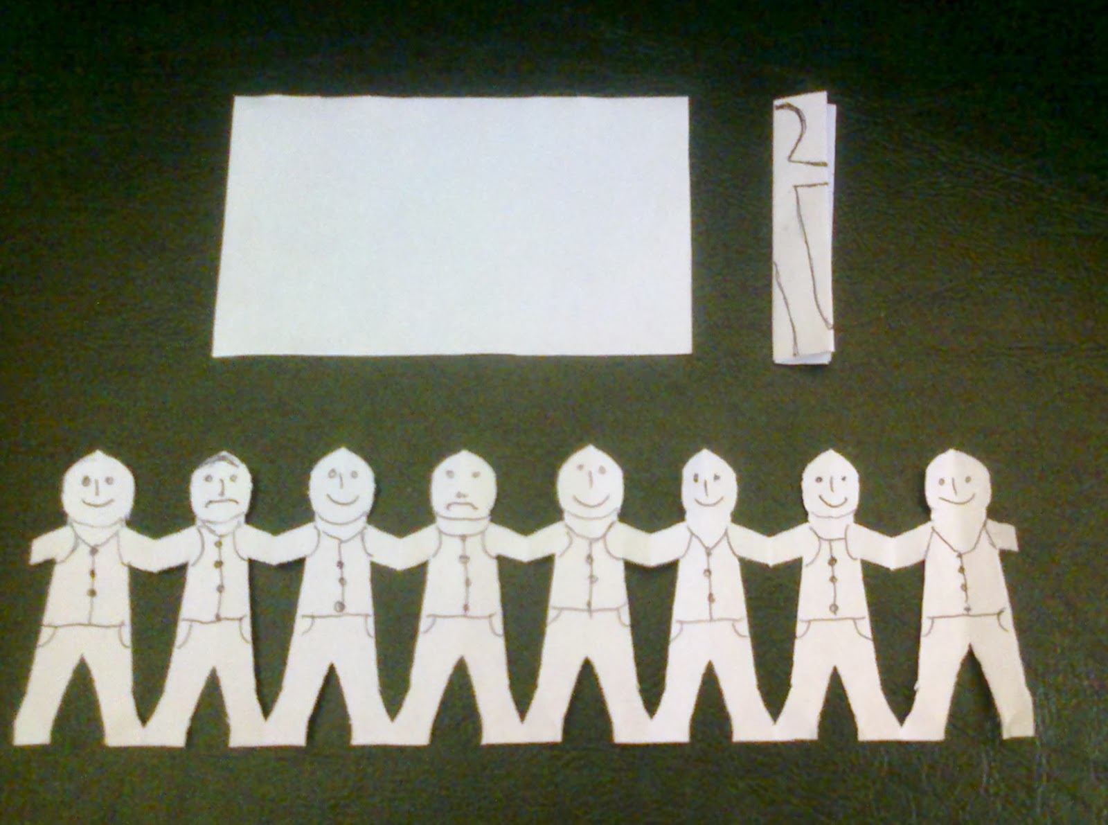 Ceritaku: Origami Kertas dan Orang Bergandengan