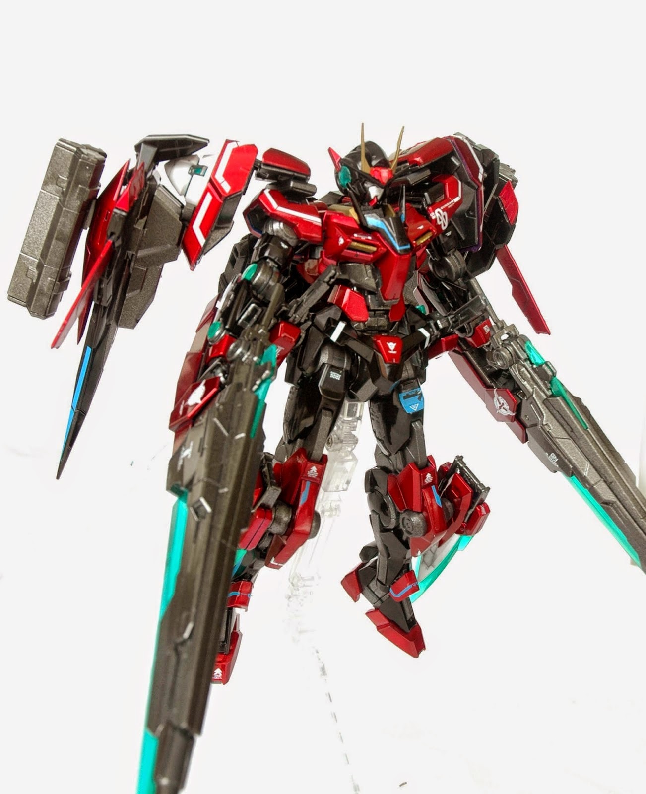 Gundam Family: MG 1/100 00 Raiser + 7 Sword + XN Raiser Custom Build