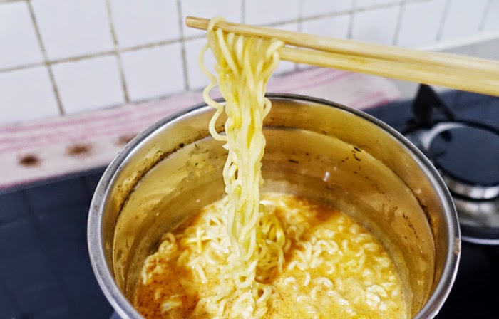 by Jane Chuck.: HOW TO MAKE THE BEST BOWL OF MAGGI (in 3 minutes)