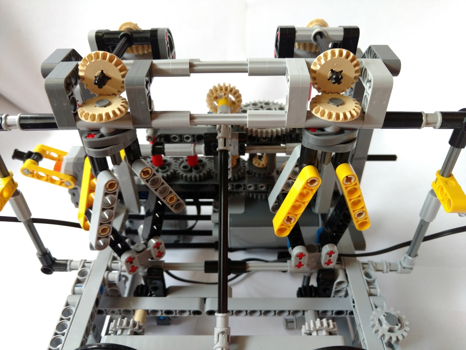 Andrews Lego world: Lego CVT. Continuously Variable Trasmission.