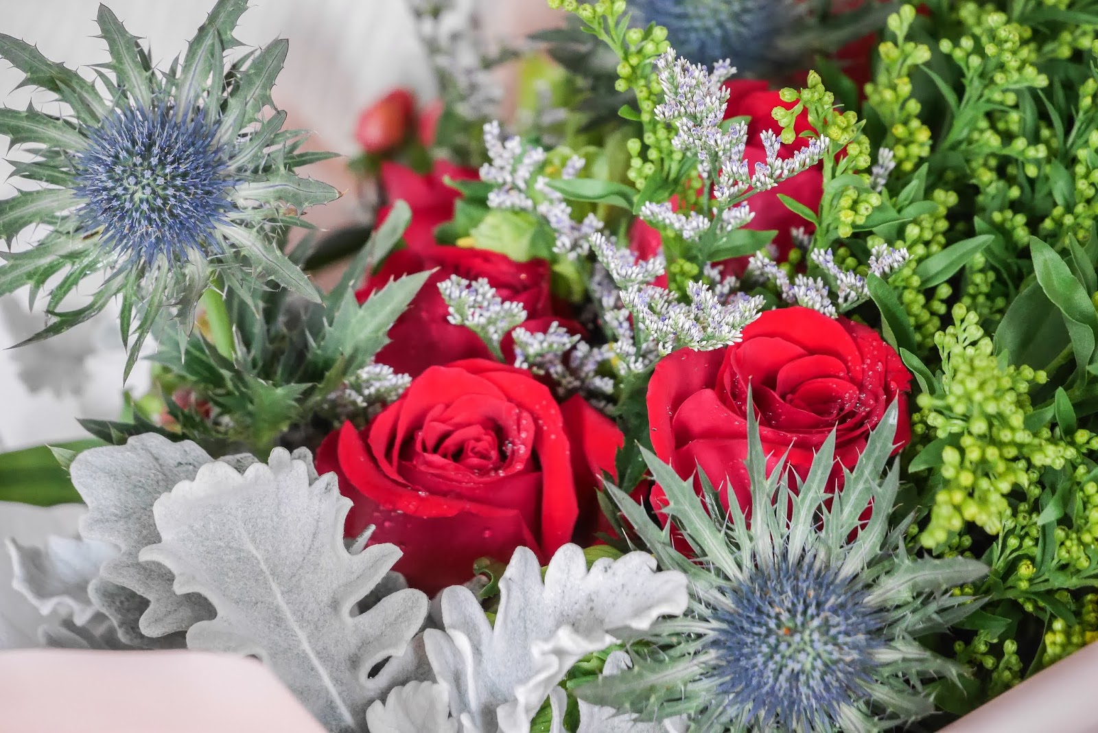 Premium Surprise Hand Bouquet from One Hour Florist | Javin Tham