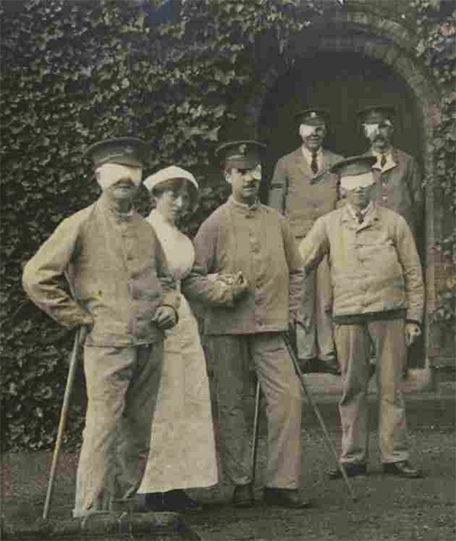 AMO DEL CASTILLO: Cascos con visor: el casco Dunand