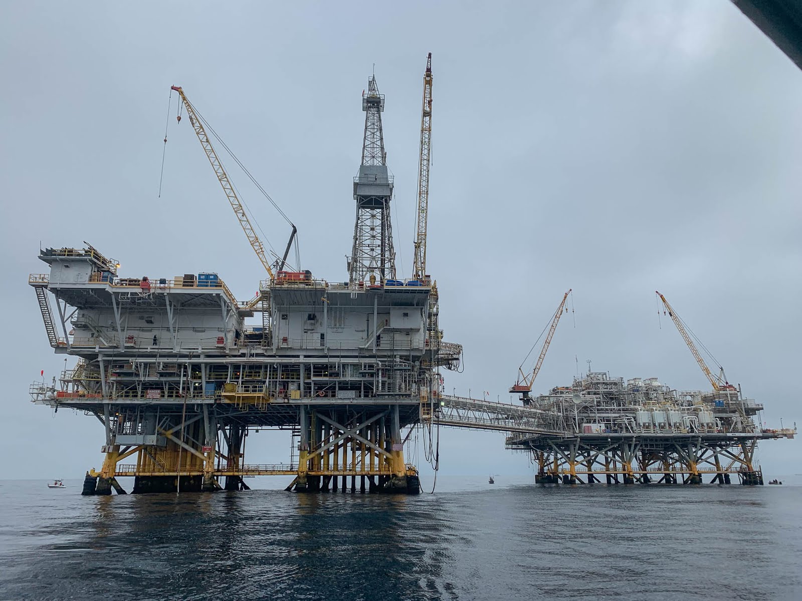 Diving Eureka & Ellen Oil Rigs With The Asante Dive Boat - First Church ...