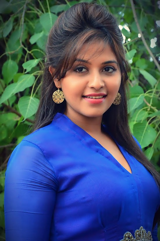 Anjali Hot Beauty in Blue Anarkali Dress - Actress Pilot | Single ...