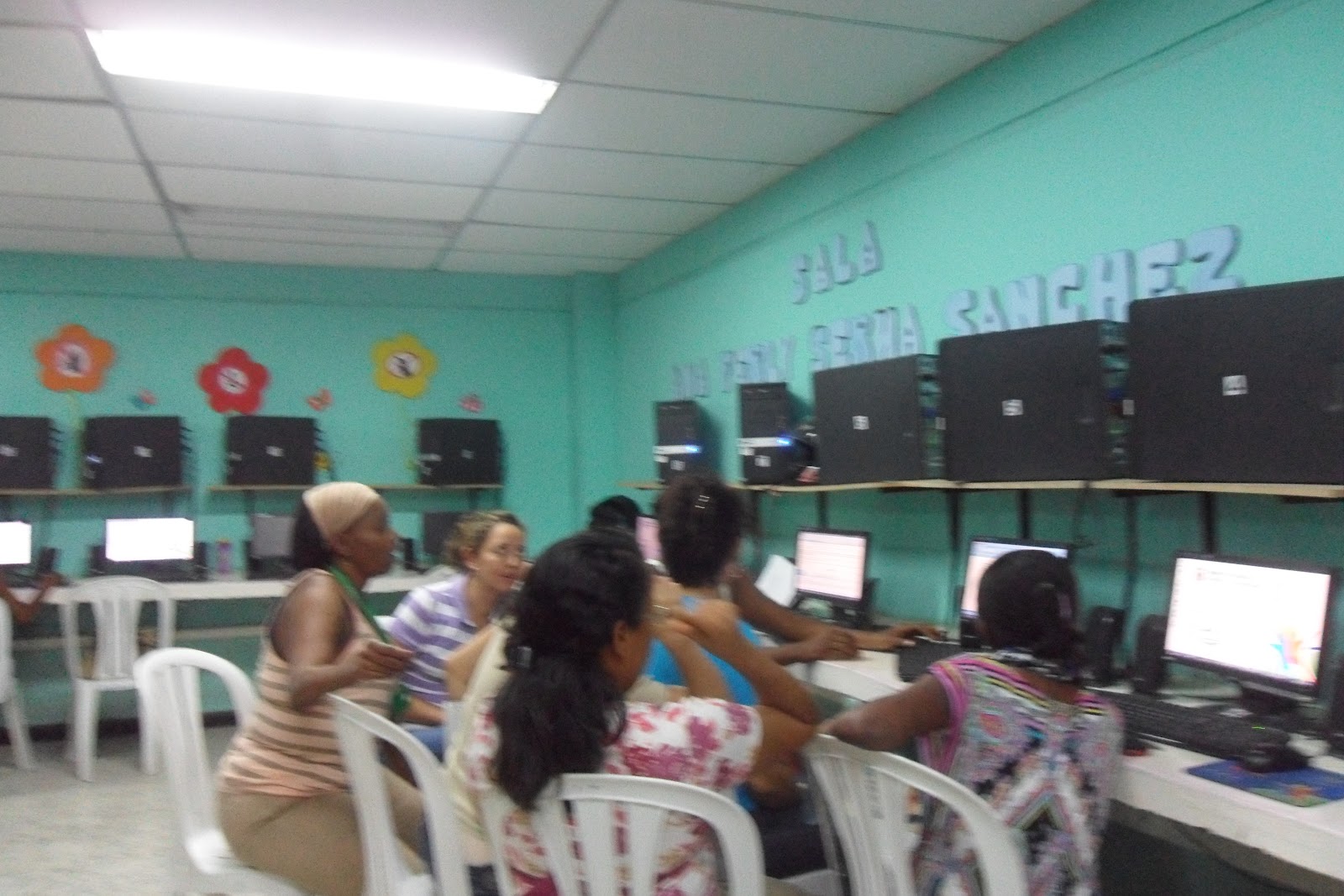 JUEGA Y APRENDE CON LAS TIC: capacitación del grupo docente en TIC