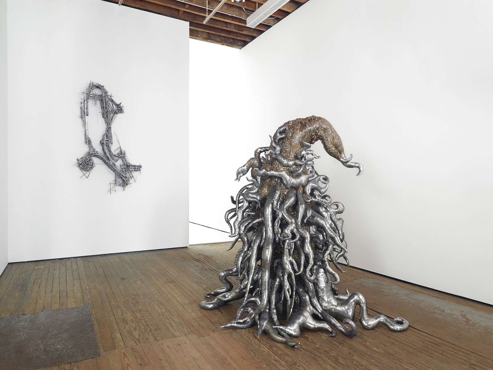 Art of Lee Bul : Art of Lee Bul (overview essay)