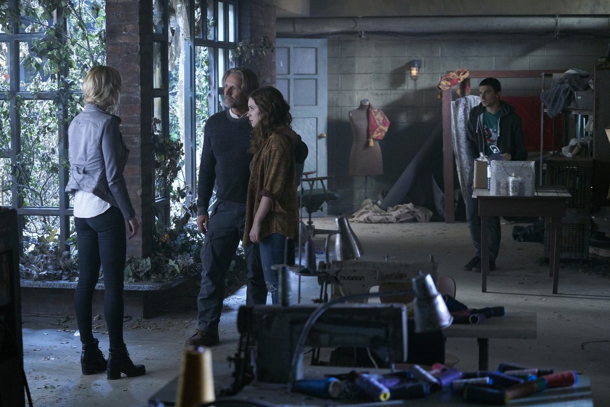 Laura Vandervoort: Bitten Season 3: Episode 3 "Right Behind You ...