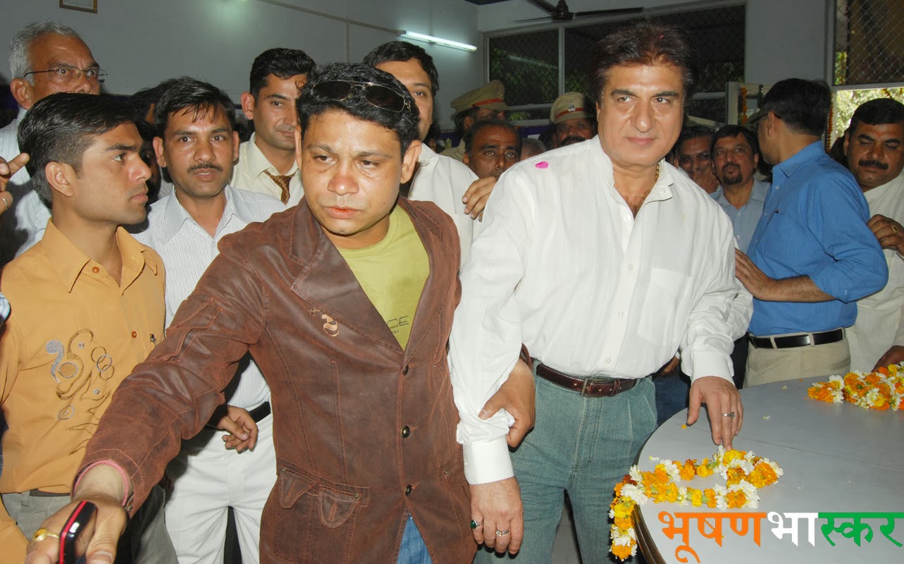 Photographer Raj Babbar And Vipul Maheshwari In Photo Exhibition Of Photographer Bhushan Pal