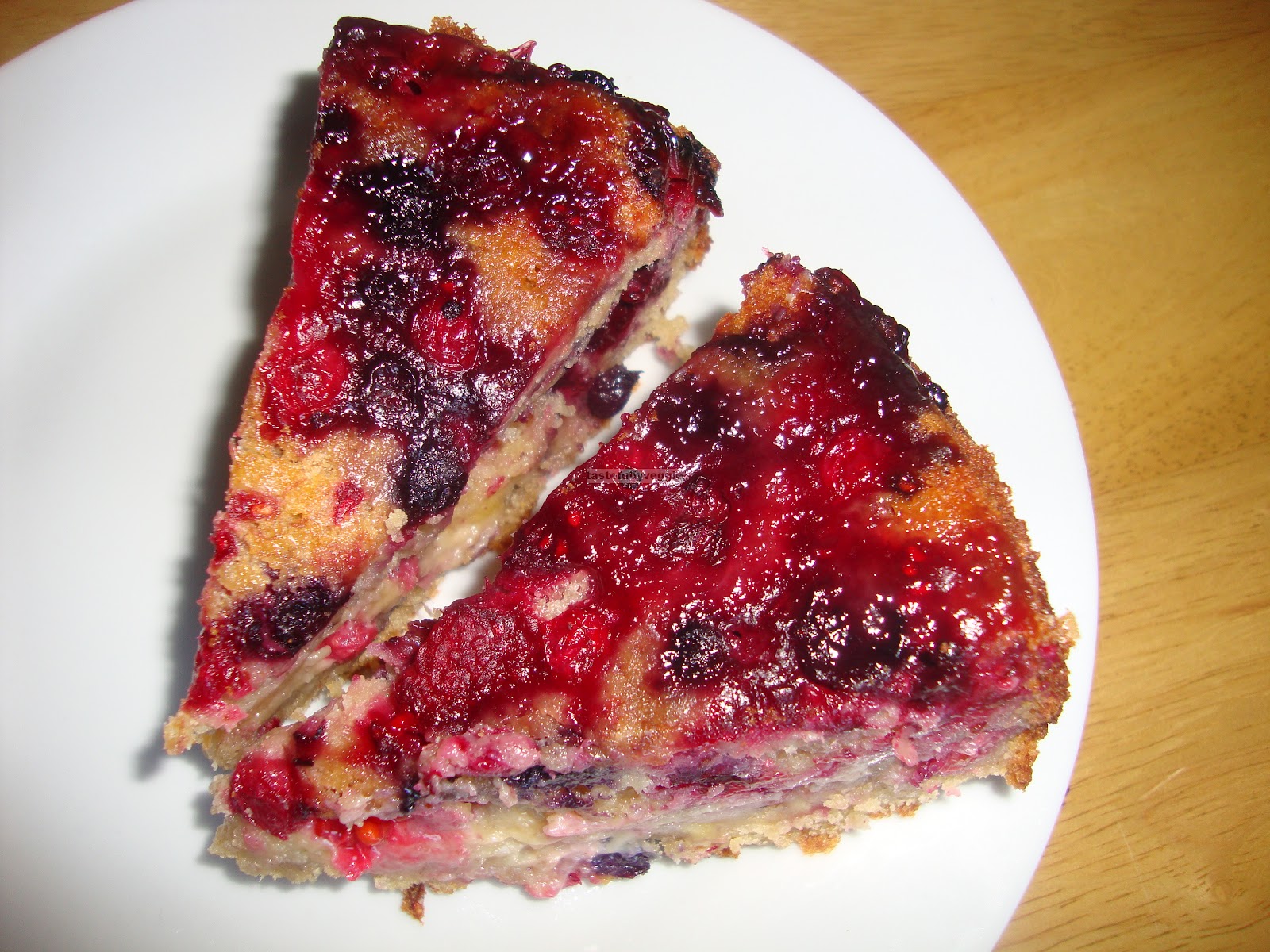 Tastefully Veggie ...: Very Berry Cake