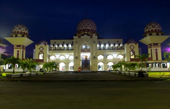 Wisata Religi Masjid Al Markaz Al Islami Di Maros Sulawesi Selatan ...