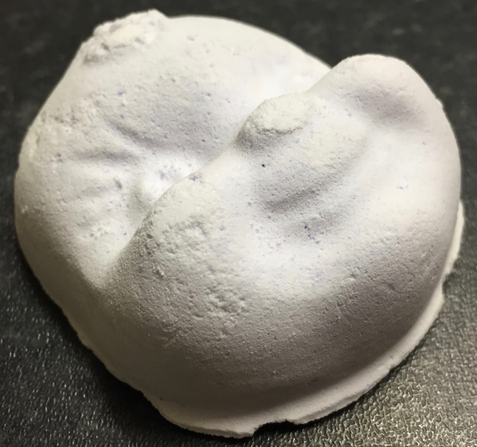 All Things Lush UK: Ickle Angel Bot Bath Bomb
