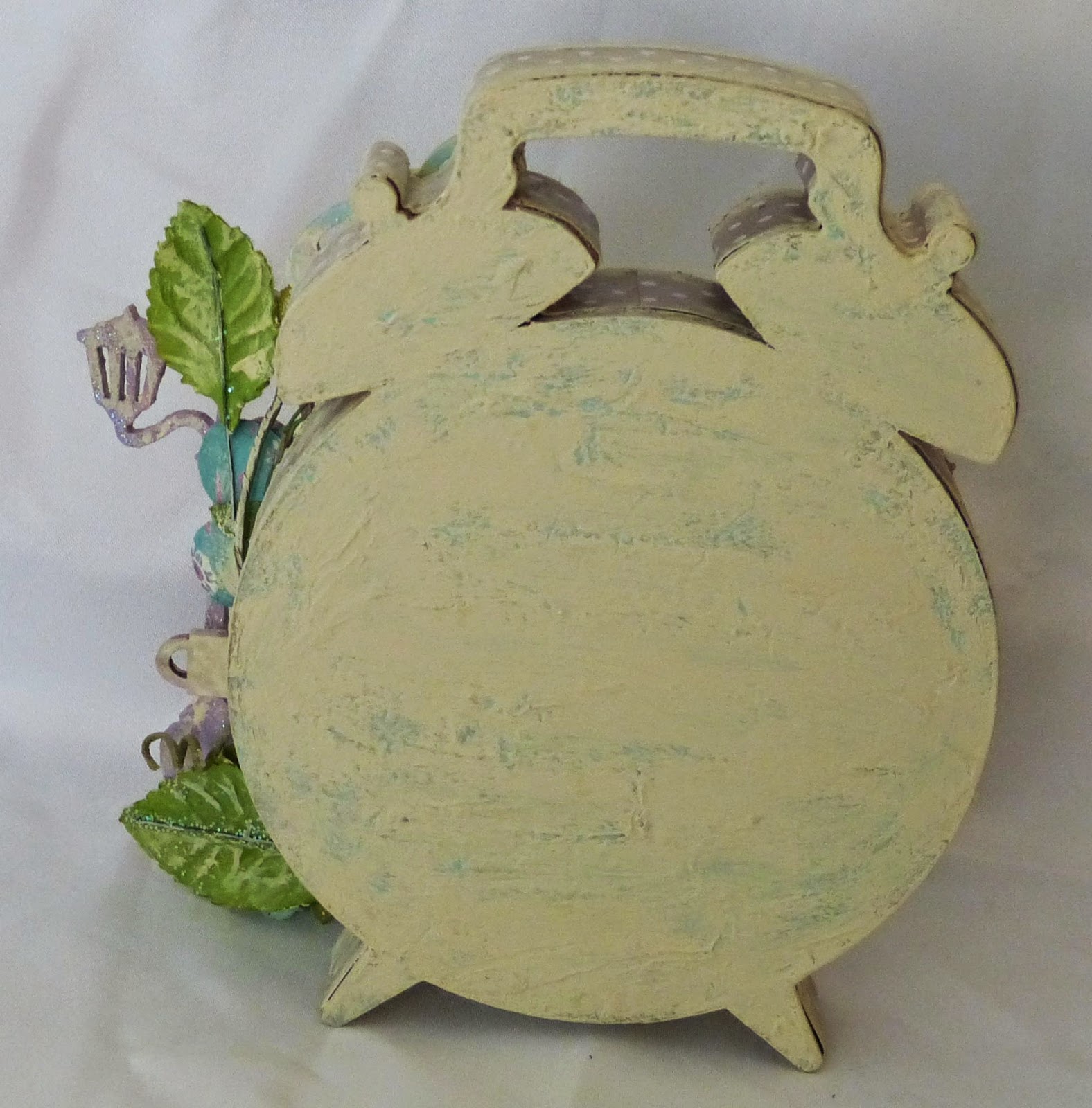 SaCrafters: Altered wood alarm clock