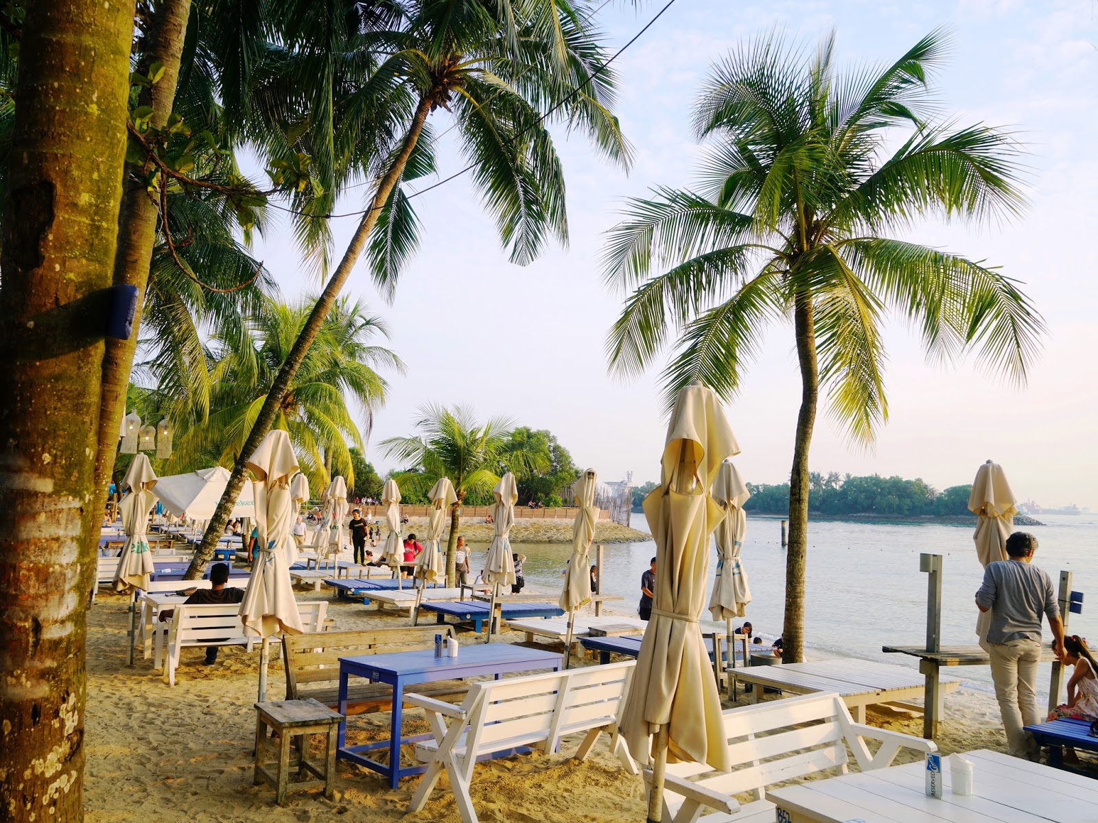 PinkyPiggu: Coastes @ Siloso Beach, Sentosa ~ Beachfront Dining Bar ...
