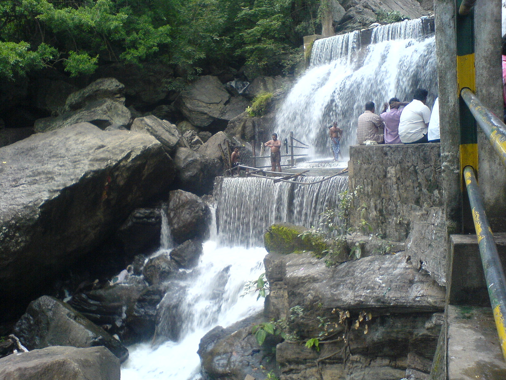 Tamilnadu Tourism: Suruli Falls