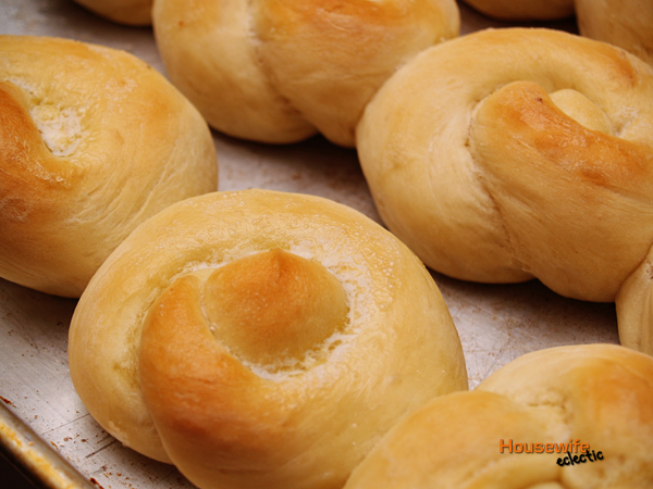 Tasty Tuesdays- Twisty Rolls- The easiest bread you will ever make ...