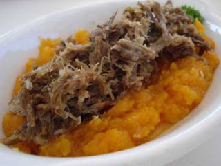 Café com bolo de fubá: Quibebe de abóbora com carne seca
