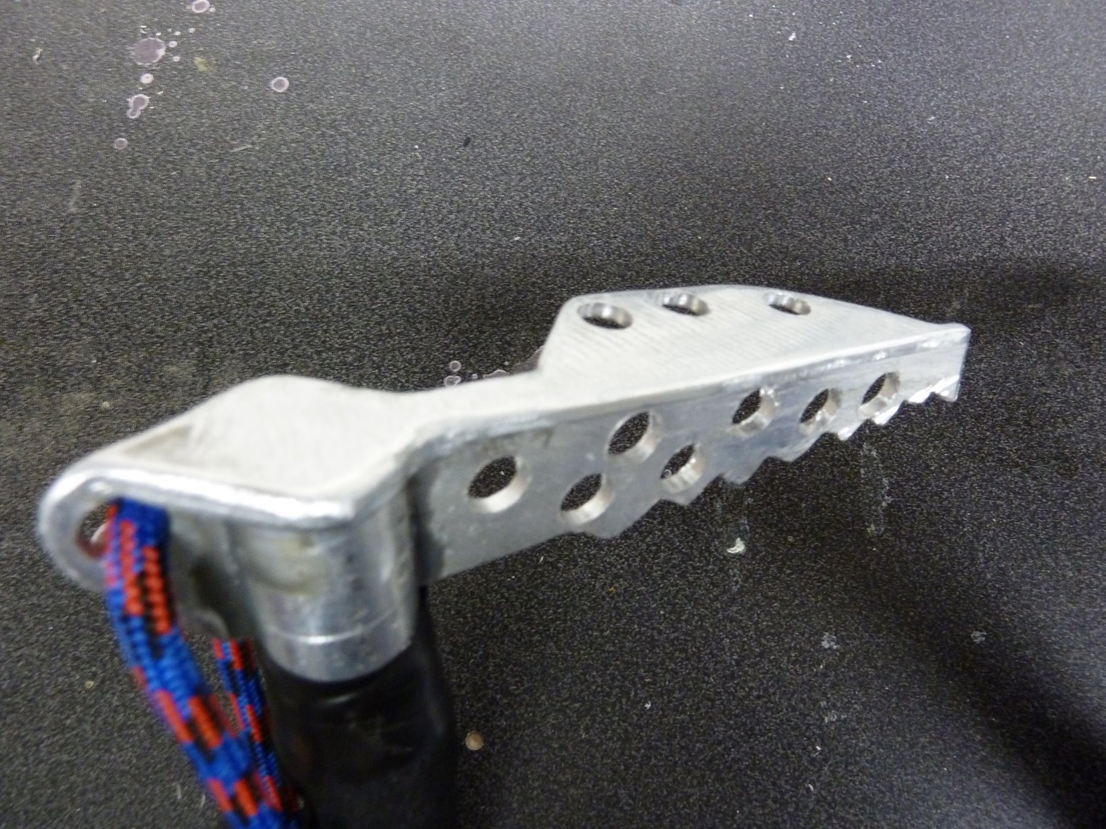 bg: Gripitz- self arresting ski pole grips