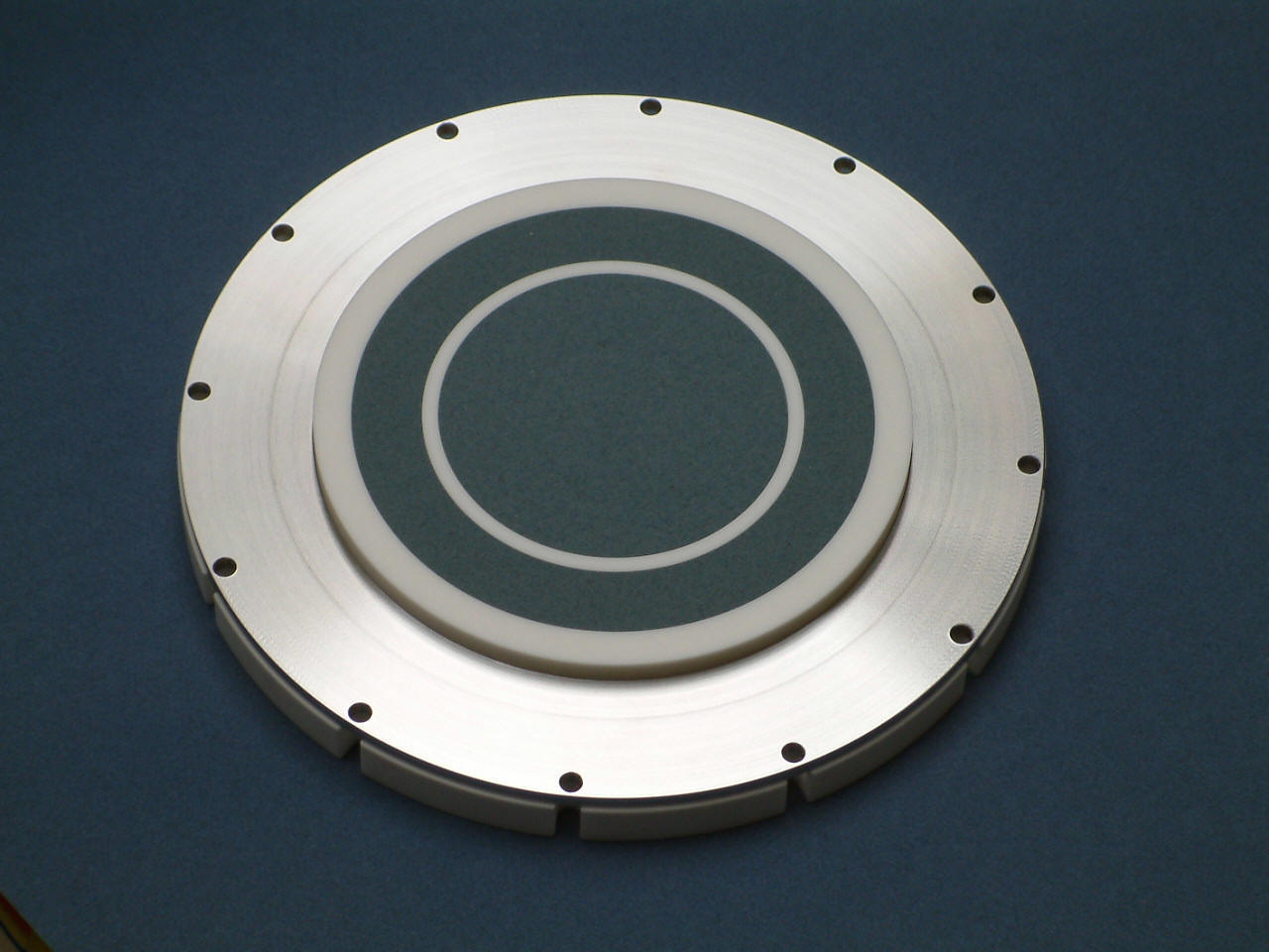 semiXicon: Semiconductor wafer back grinding chuck table