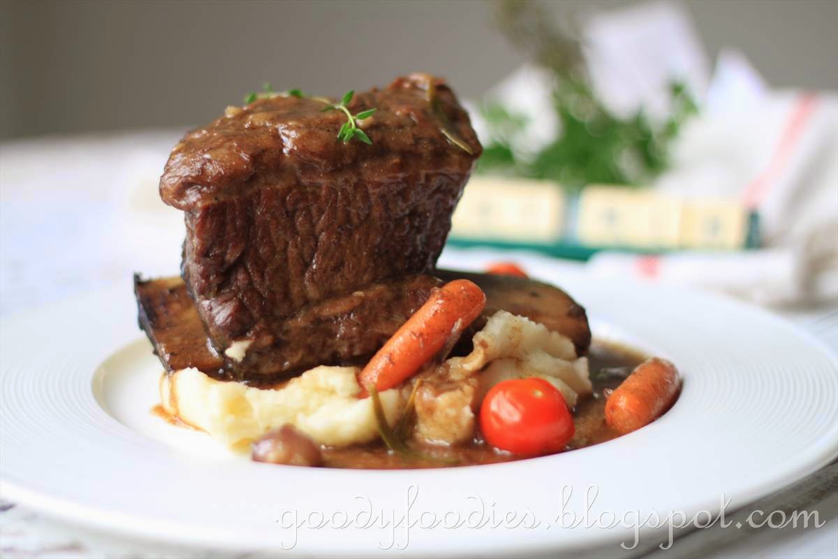GoodyFoodies: Recipe: Braised beef short ribs with red wine, served ...