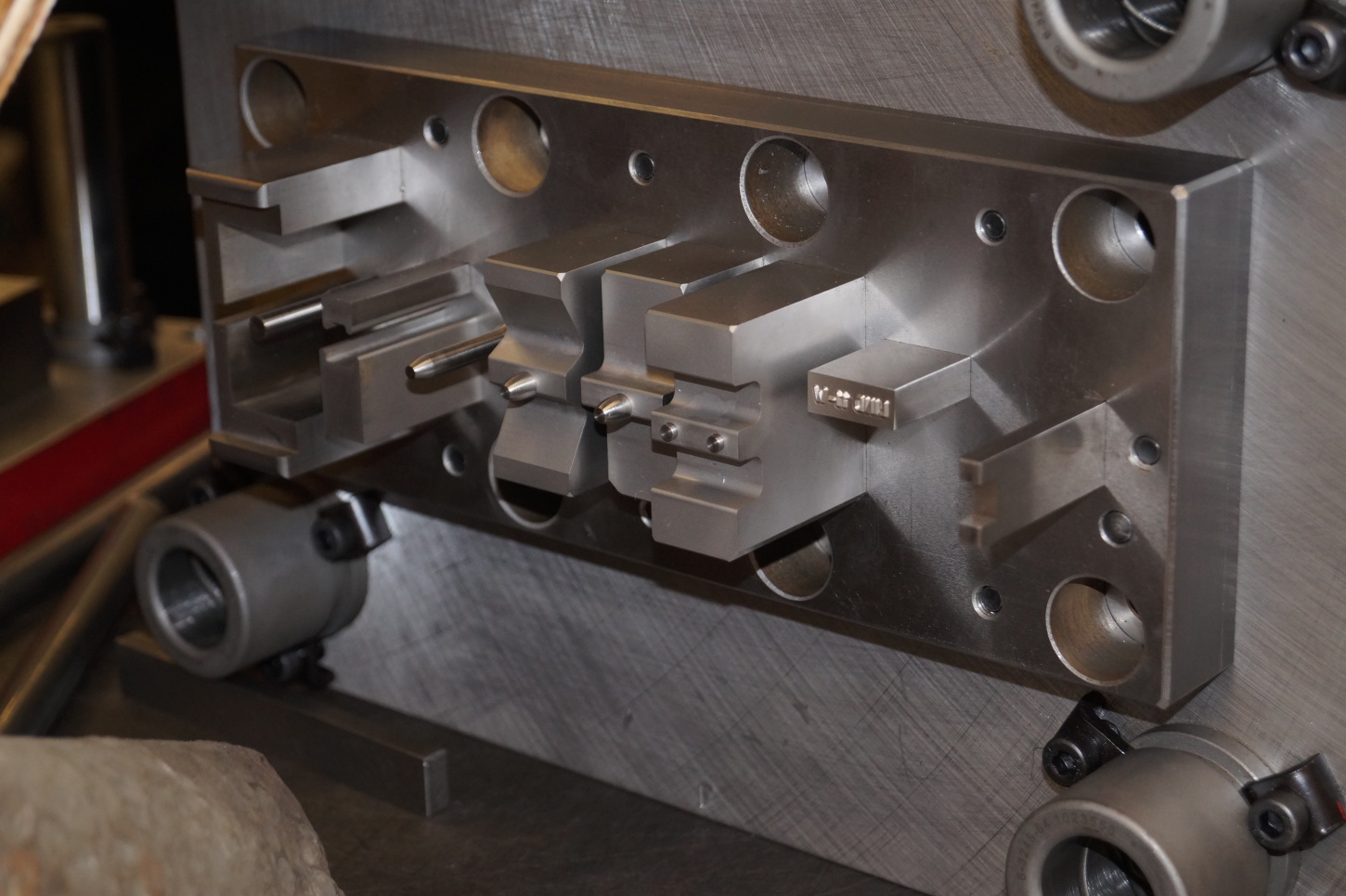 R & M Tools: Progressive Press Tools- R&M Tools.Walsall