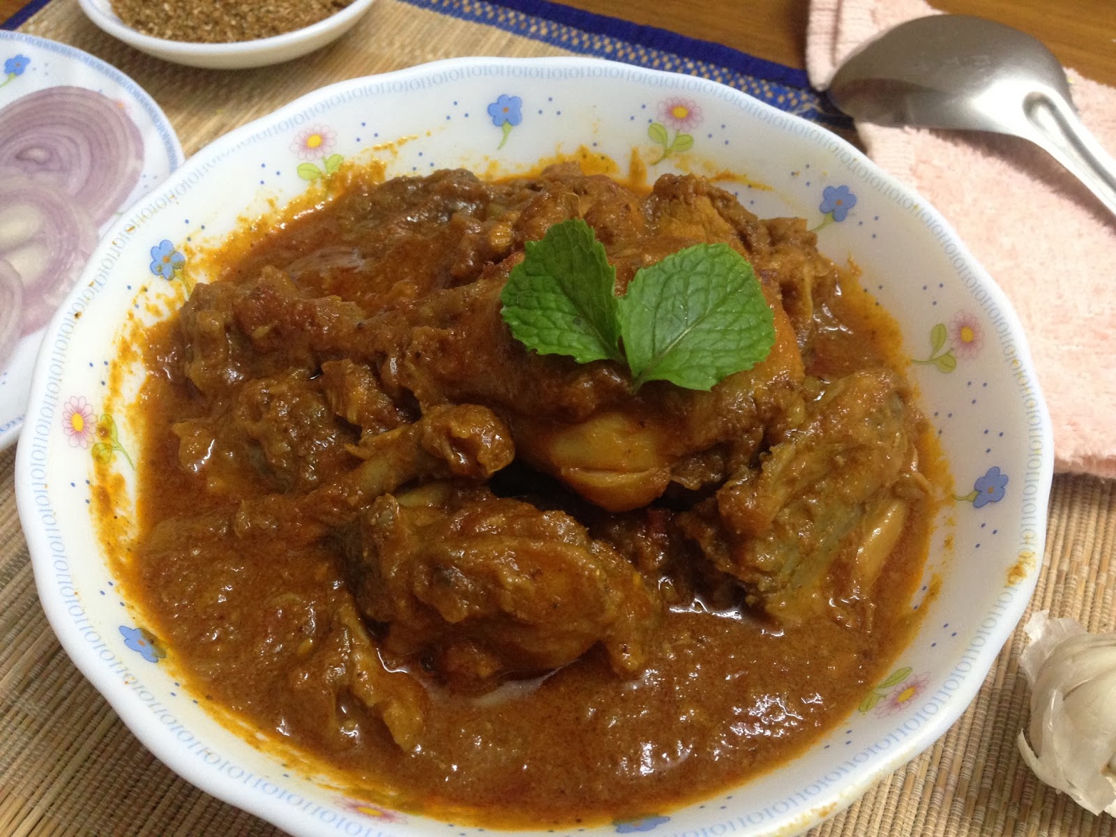 kumari' s kitchen: CHICKEN CURRY