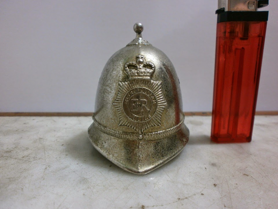 Antikpisan: Lonceng Berbentuk Miniature Topi Polisi Eropa