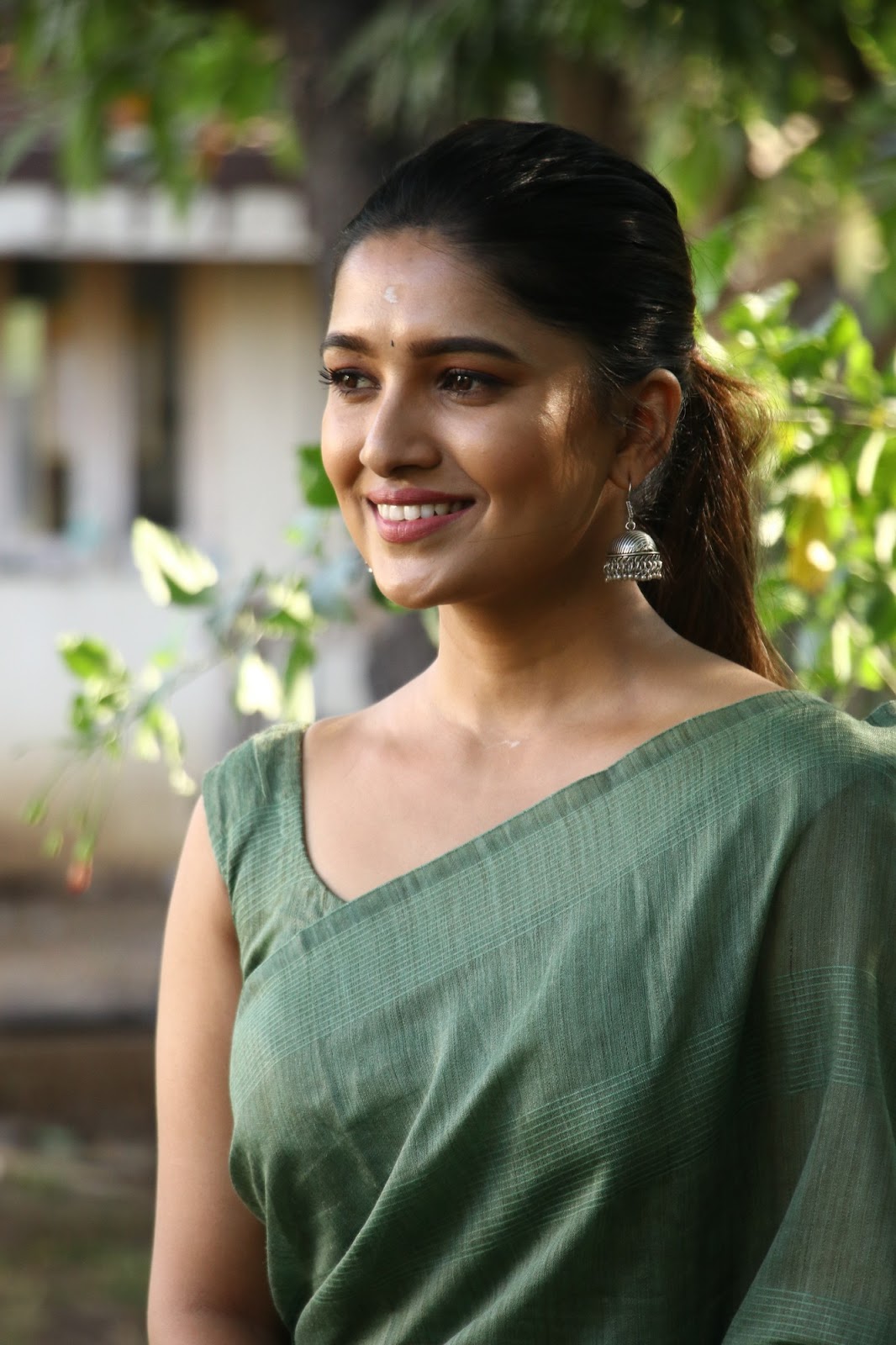 Actress Vani Bhojan saree stills at Oh My Kadavule Success meet