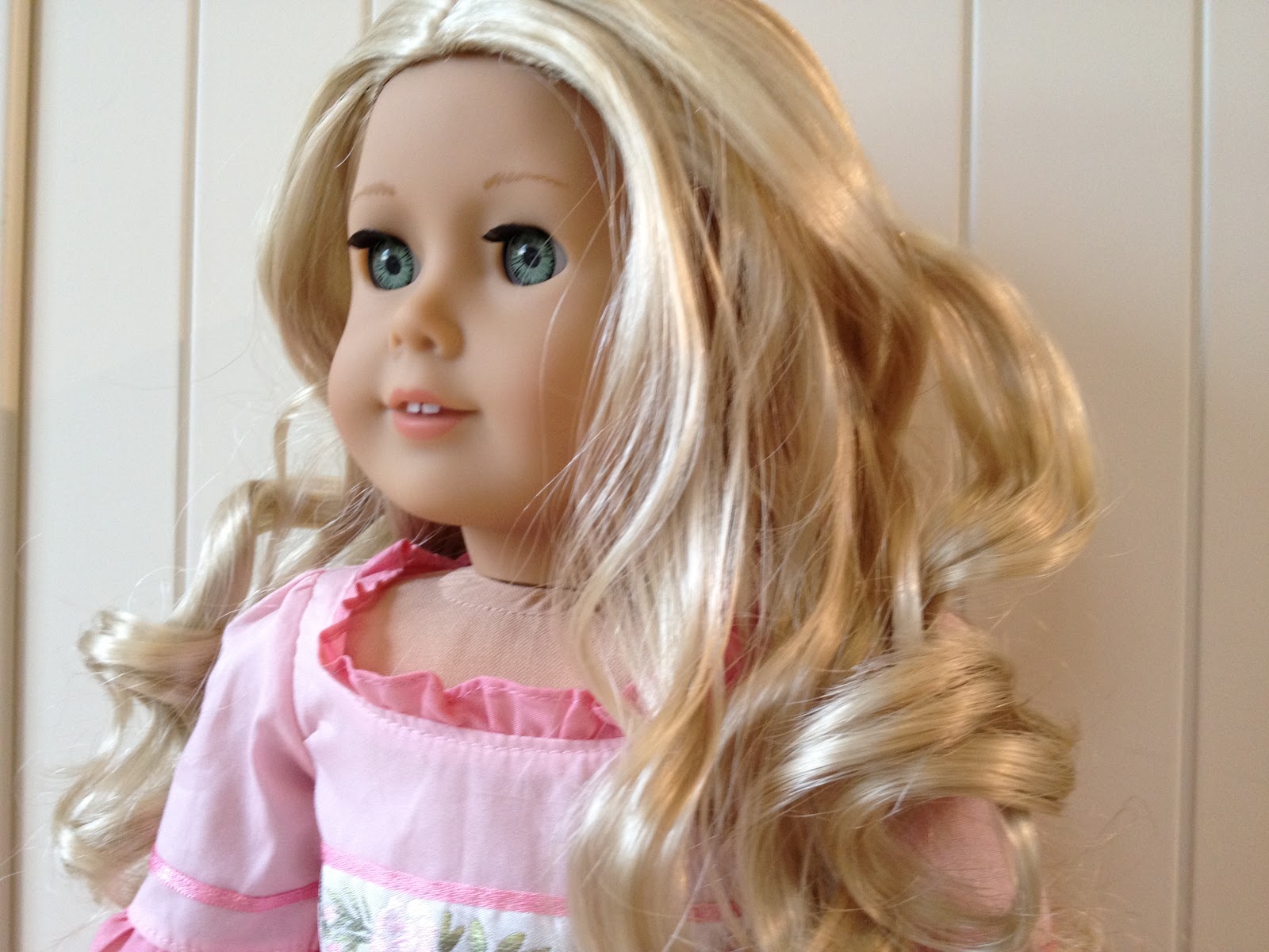Pretty Lilly an American Girl: Opening Caroline Abbott