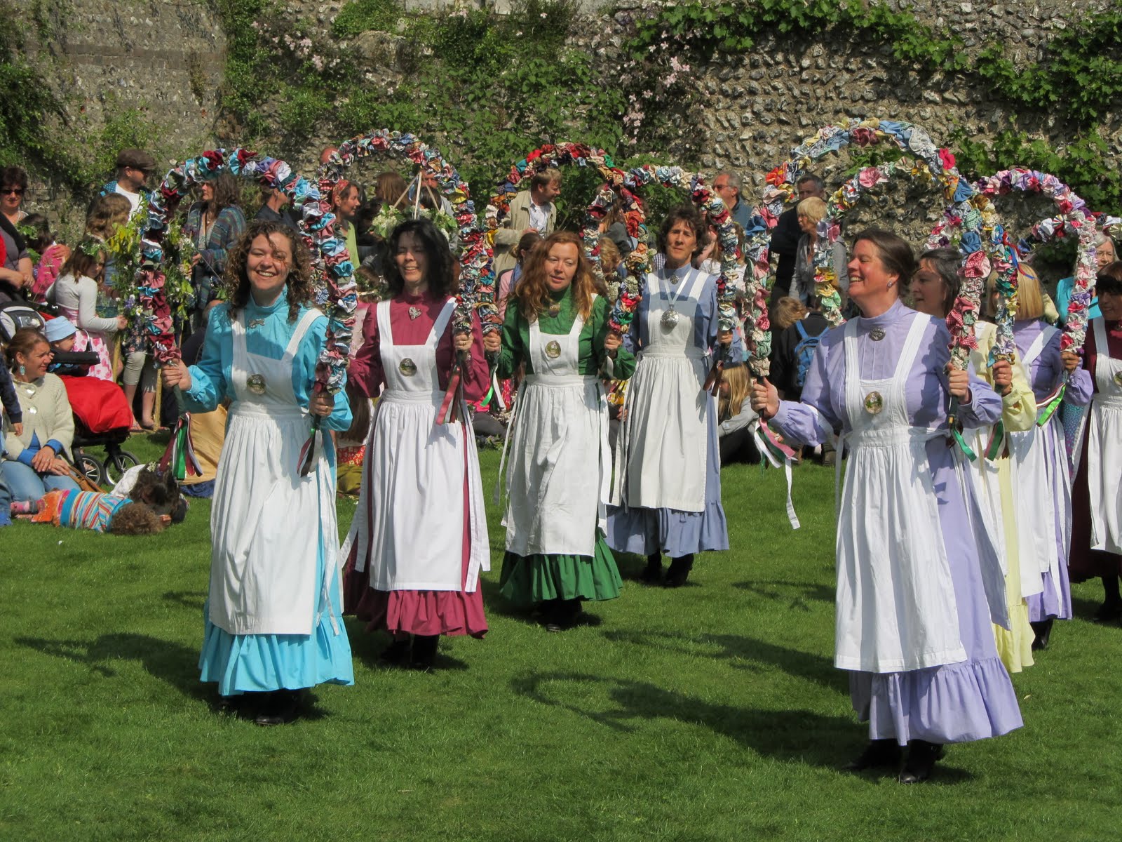 Laurel in England: May Day Celebrations in Lewes