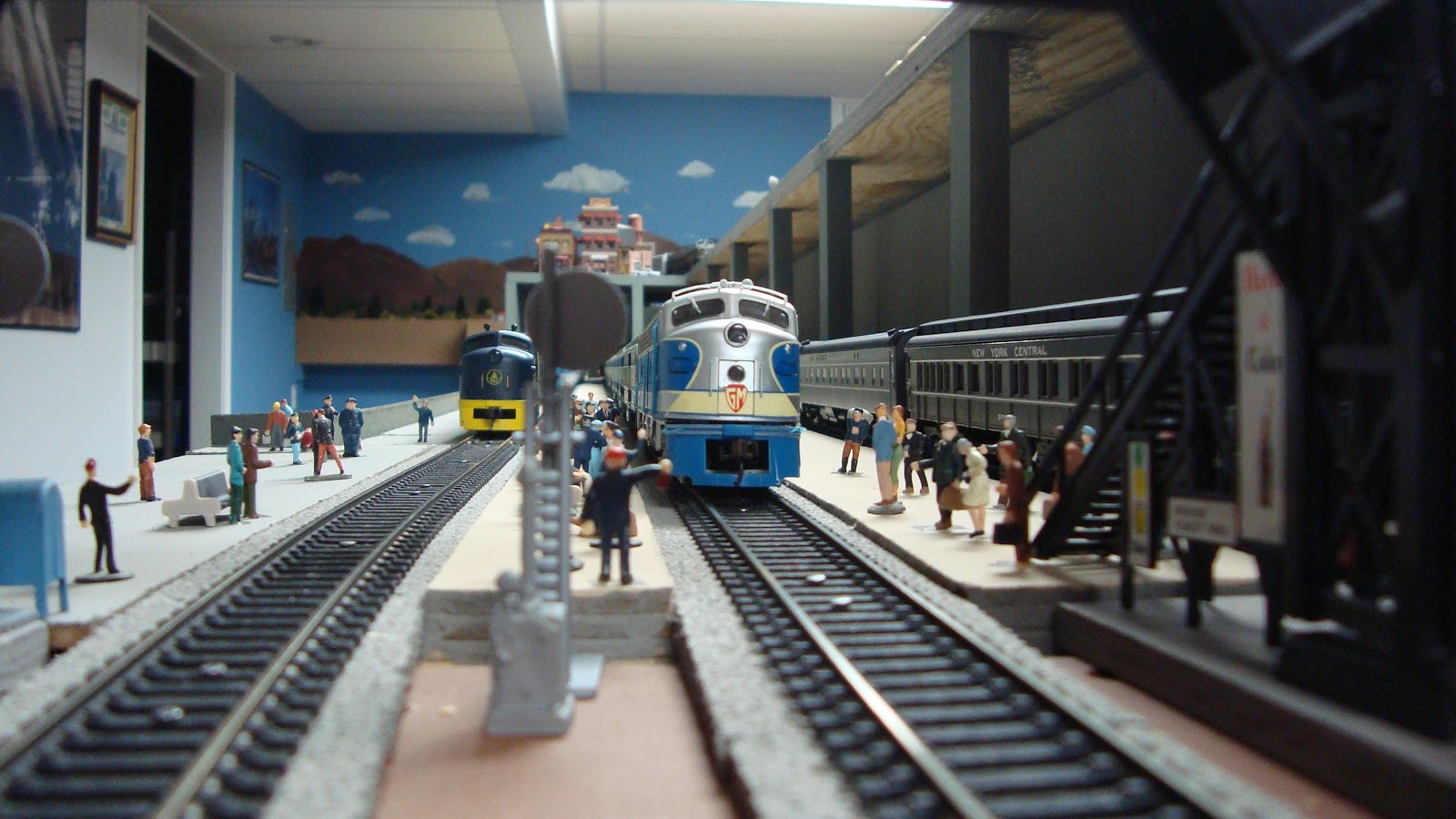 New York Central Train Layout: EMD E8A Demonstrator # 952
