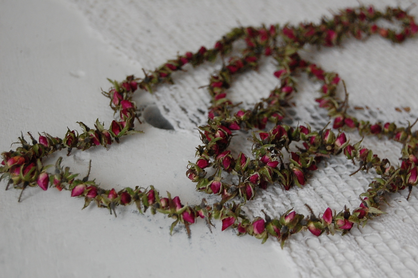 saltbox treasures: Miniature Rose Garlands