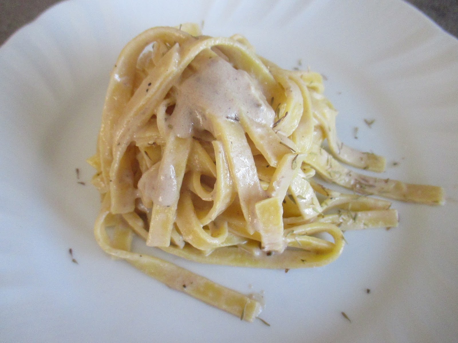 HOMEMADE TAGLIATELLE WITH ROAST SAUCE AND TARRAGON – Tagliatelle fatte ...